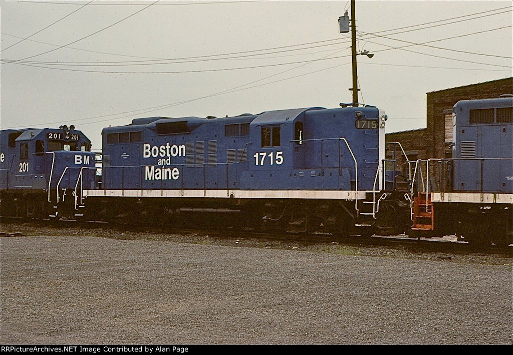 B&M GP9 1715 and GP38-2 201